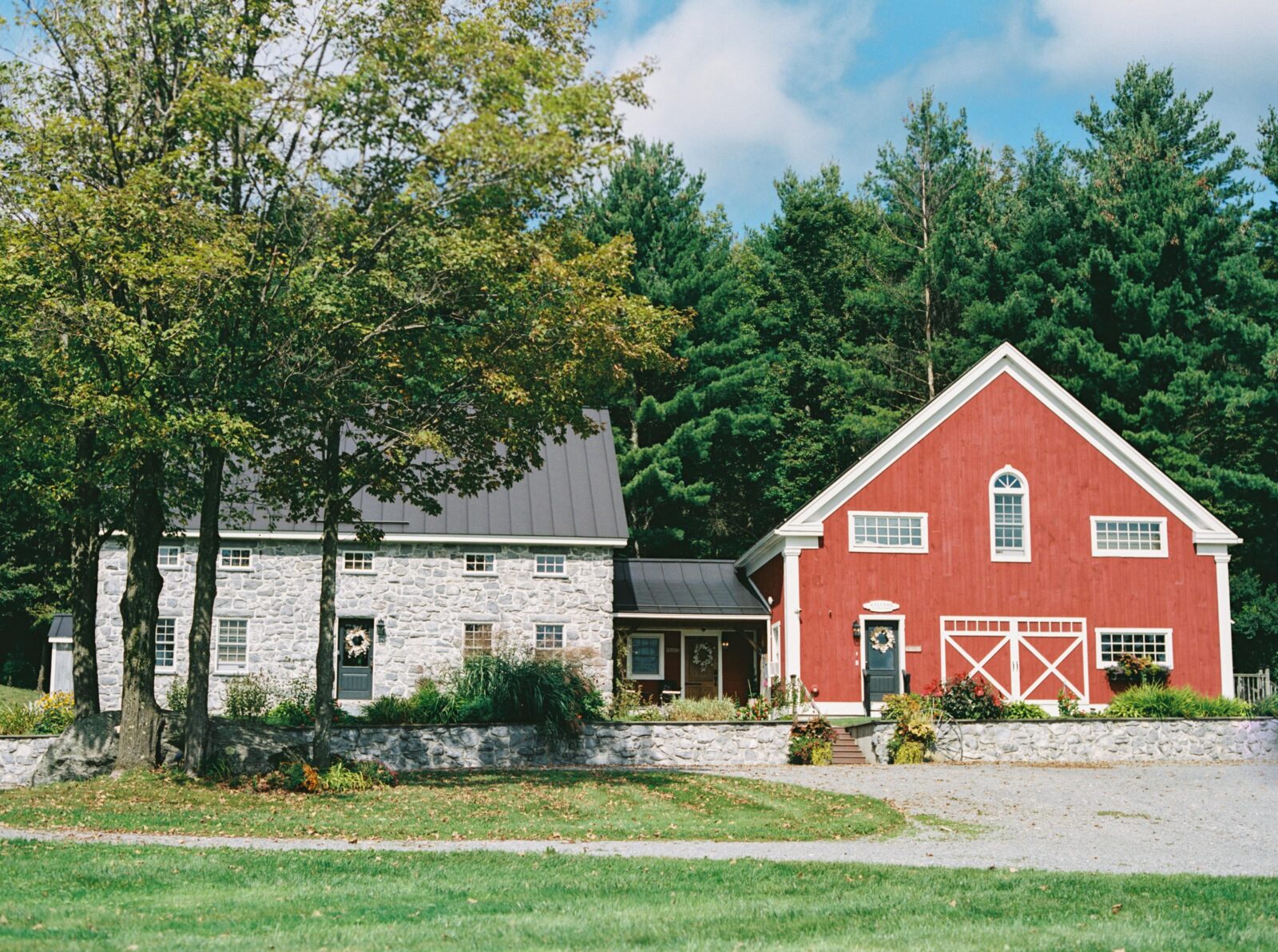 The Inn at Grace Farm - Vermont Wedding Feature - tipsytulipdesigns.com